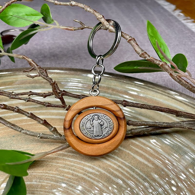 Olive wood keychain with Staint Benedict - Souvenirs Međugorje